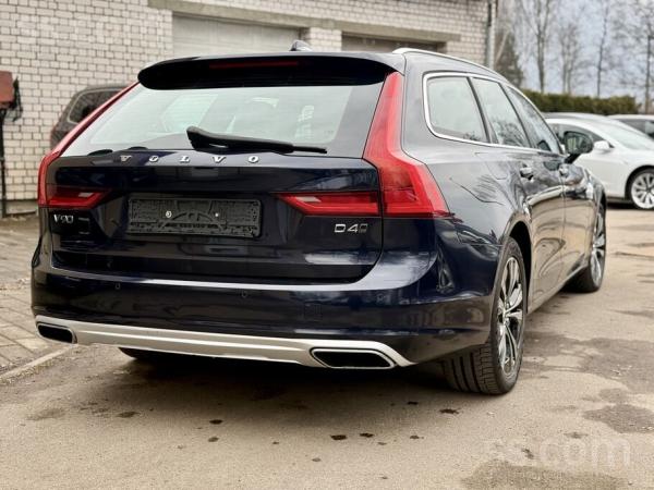 Blue Volvo V90 2017 in Riga, with an engine capacity of 2.00 L and mileage of 0 thousand km for 18900 €, photo 4 on AUTOMOTO.COM.LV