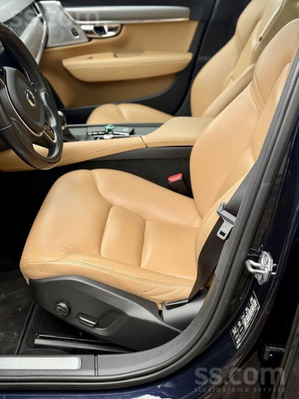 Blue Volvo V90 2017 in Riga, with an engine capacity of 2.00 L and mileage of 0 thousand km for 18900 €, photo 5 on AUTOMOTO.COM.LV