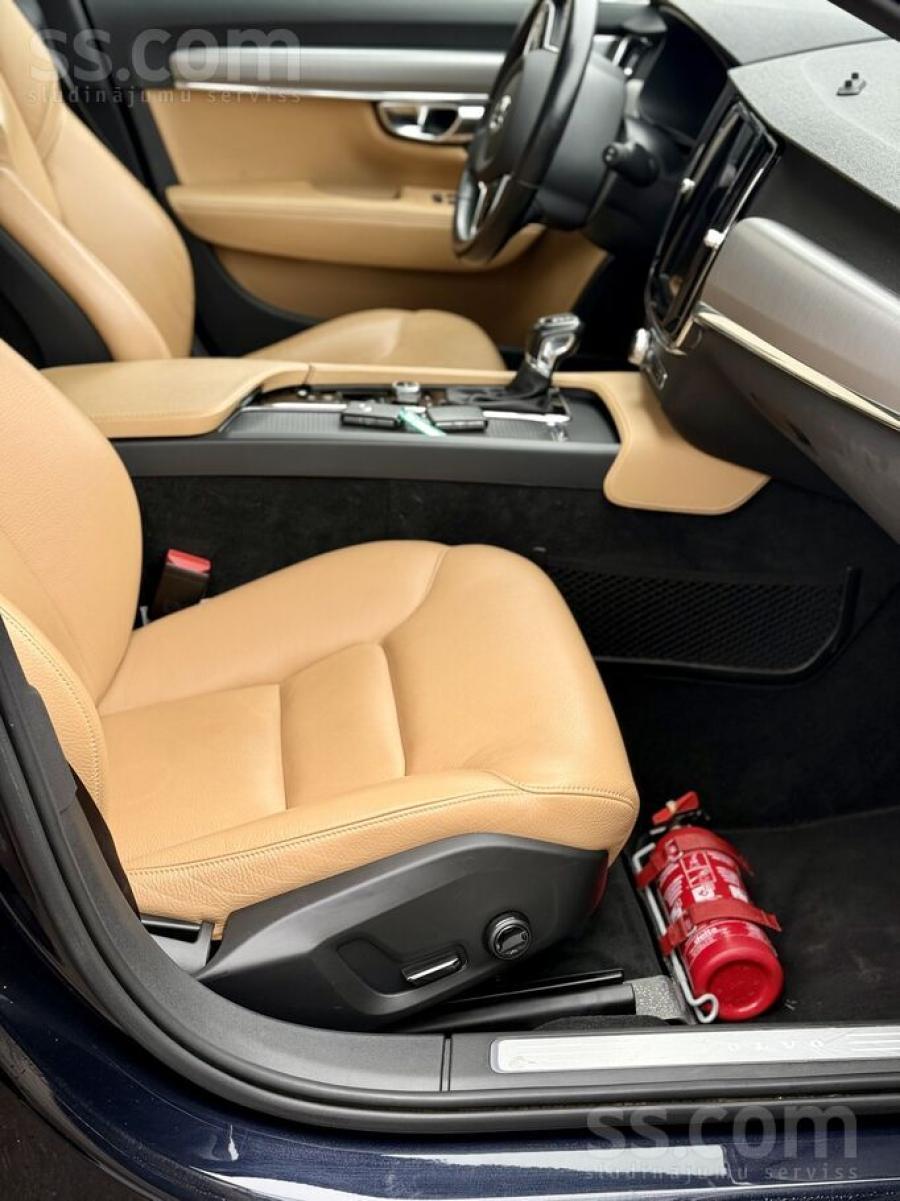 Zils Volvo V90 2017 Rīga, ar dzinēja tilpumu 2.00 L un nobraukumu 0 tūkst. km par 18900 €, foto 8 vietnē AUTOMOTO.COM.LV
