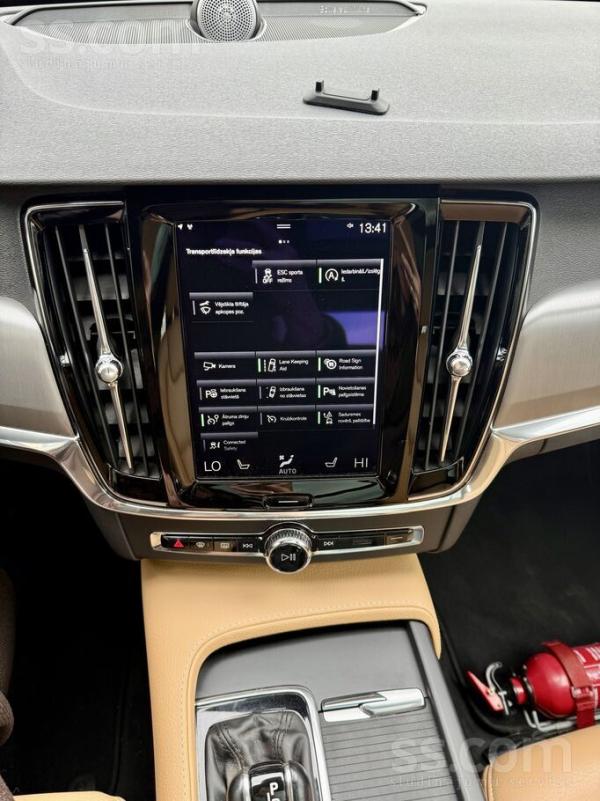 Blue Volvo V90 2017 in Riga, with an engine capacity of 2.00 L and mileage of 0 thousand km for 18900 €, photo 9 on AUTOMOTO.COM.LV