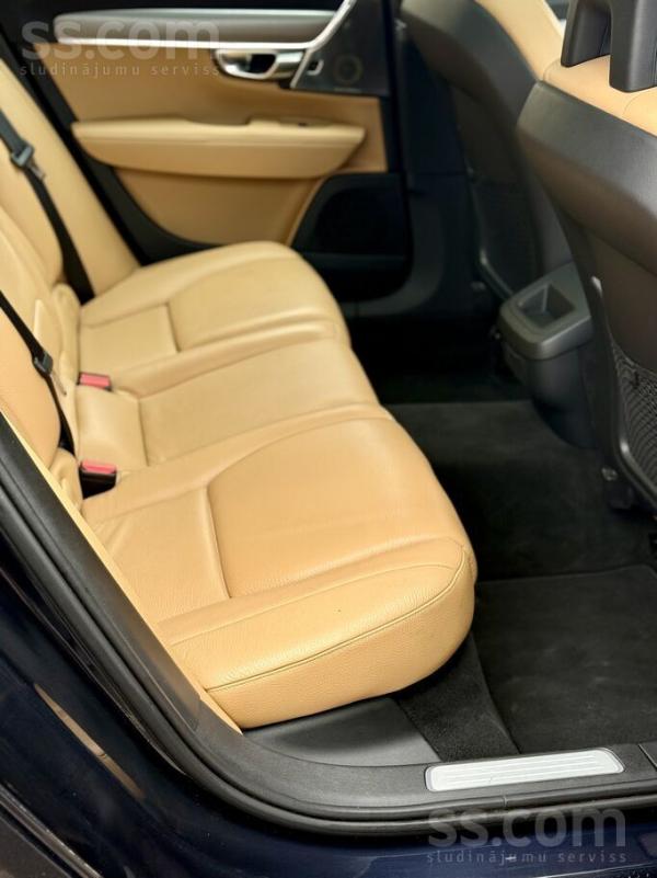 Blue Volvo V90 2017 in Riga, with an engine capacity of 2.00 L and mileage of 0 thousand km for 18900 €, photo 10 on AUTOMOTO.COM.LV