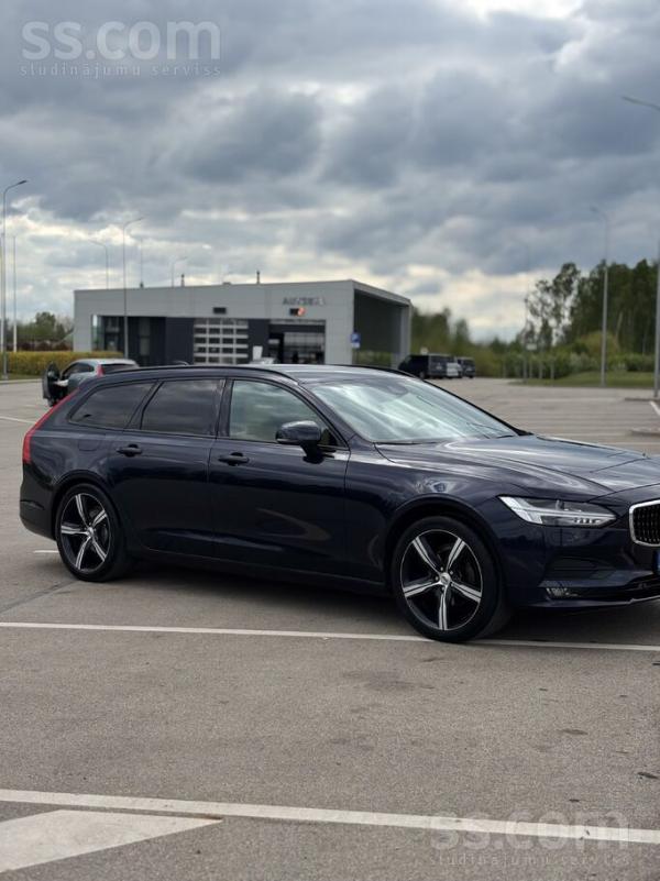 Blue Volvo V90 2017 in Tukums, with an engine capacity of 2.00 L and mileage of 132 thousand km for 16950 €, photo 5 on AUTOMOTO.COM.LV