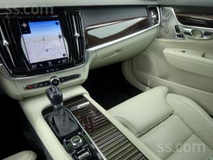 Blue Volvo V90 2017 in Riga, with an engine capacity of 2.00 L and mileage of 283 thousand km for 15500 €, photo 11 on AUTOMOTO.COM.LV