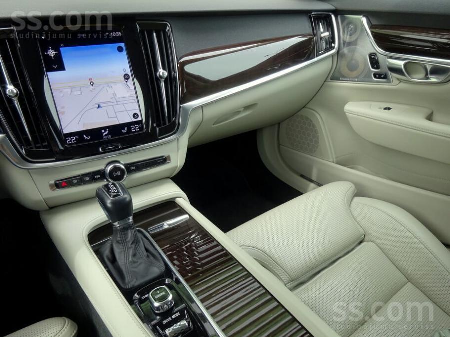 Blue Volvo V90 2017 in Riga, with an engine capacity of 2.00 L and mileage of 283 thousand km for 15500 €, photo 11 on AUTOMOTO.COM.LV