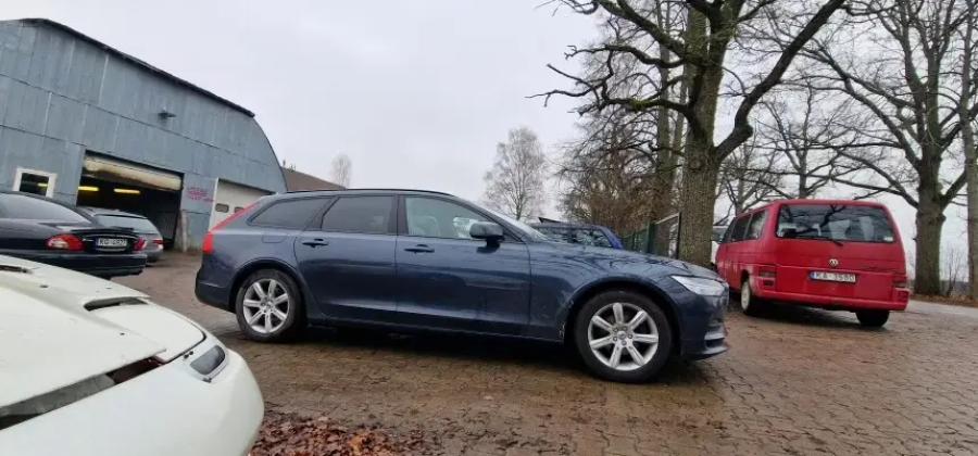 Zils Volvo V90 2017 Valmiera, ar dzinēja tilpumu 2.00 L un nobraukumu 205 tūkst. km par 22000 €, foto 1 vietnē AUTOMOTO.COM.LV
