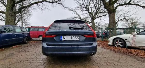 Zils Volvo V90 2017 Valmiera, ar dzinēja tilpumu 2.00 L un nobraukumu 205 tūkst. km par 22000 €, foto 3 vietnē AUTOMOTO.COM.LV