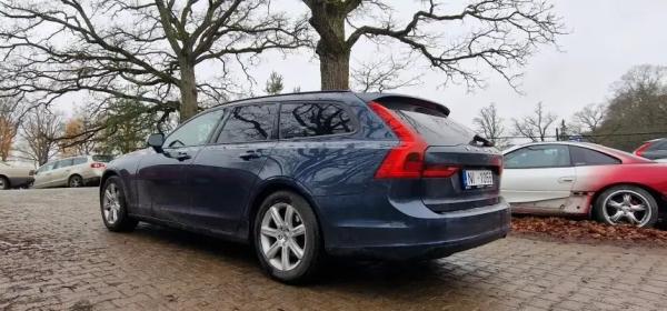Zils Volvo V90 2017 Valmiera, ar dzinēja tilpumu 2.00 L un nobraukumu 205 tūkst. km par 22000 €, foto 4 vietnē AUTOMOTO.COM.LV
