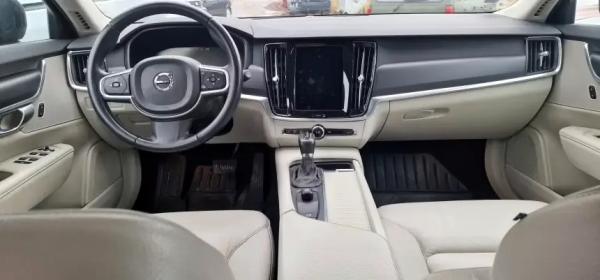 Blue Volvo V90 2017 in Valmiera, with an engine capacity of 2.00 L and mileage of 205 thousand km for 22000 €, photo 8 on AUTOMOTO.COM.LV