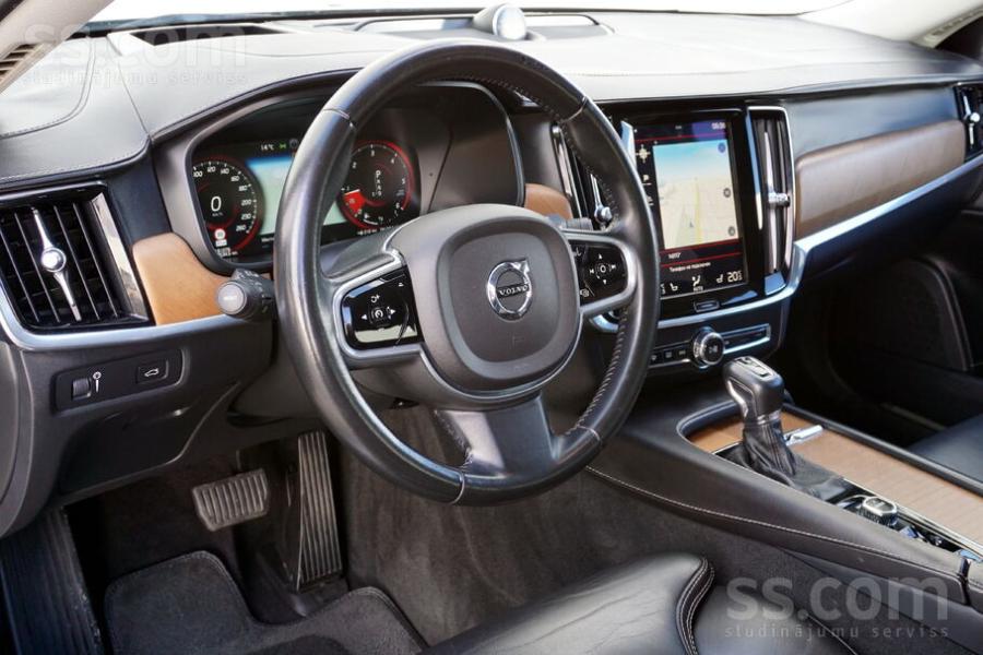 Zils Volvo V90 2017 Rīga, ar dzinēja tilpumu 2.00 L un nobraukumu 181 tūkst. km par 13700 €, foto 24 vietnē AUTOMOTO.COM.LV