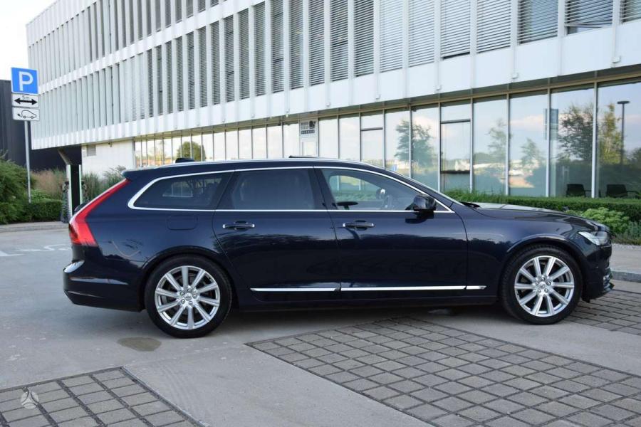 Blue Volvo V90 2017 in Vilnius, with an engine capacity of 1.97 L and mileage of 240 thousand km for 16999 €, photo 11 on AUTOMOTO.COM.LV
