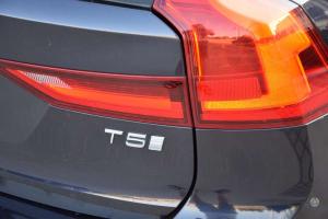 Blue Volvo V90 2017 in Vilnius, with an engine capacity of 1.97 L and mileage of 240 thousand km for 16999 €, photo 16 on AUTOMOTO.COM.LV