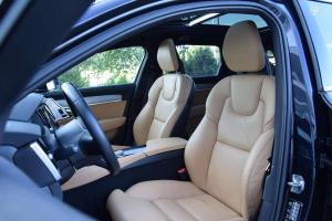 Blue Volvo V90 2017 in Vilnius, with an engine capacity of 1.97 L and mileage of 240 thousand km for 16999 €, photo 19 on AUTOMOTO.COM.LV