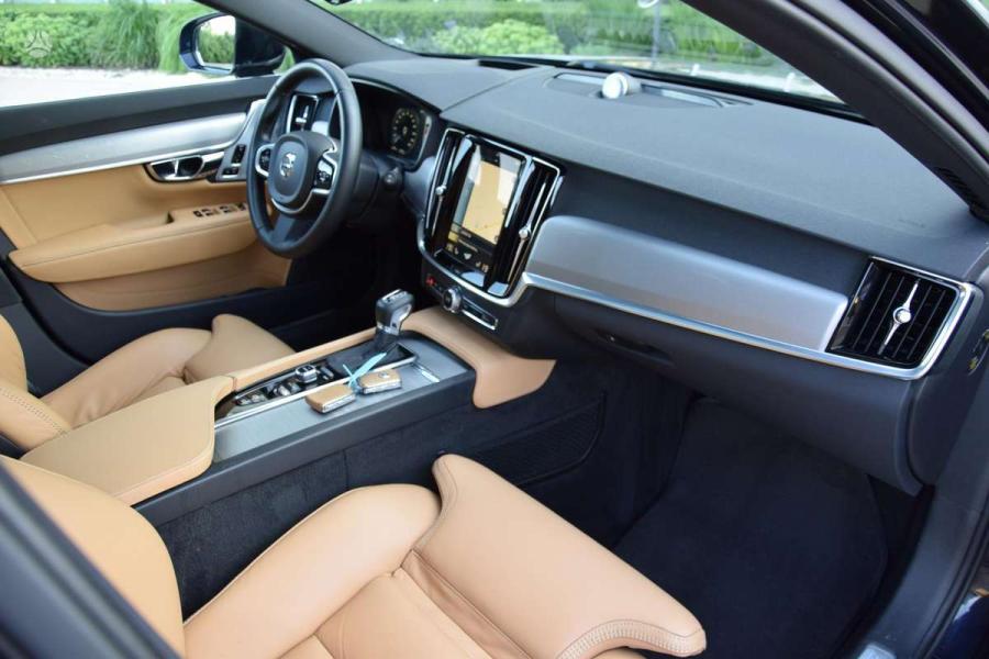 Blue Volvo V90 2017 in Vilnius, with an engine capacity of 1.97 L and mileage of 240 thousand km for 16999 €, photo 21 on AUTOMOTO.COM.LV