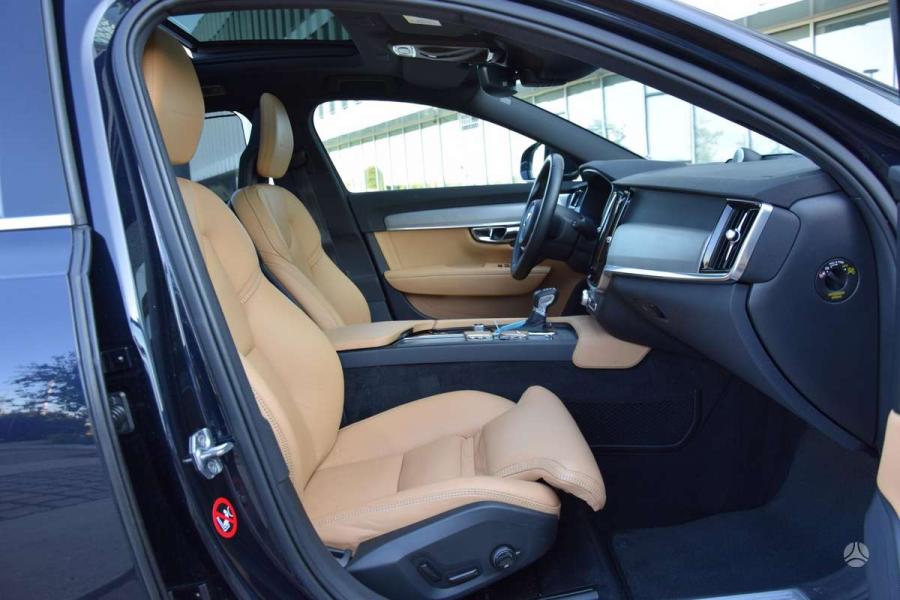 Blue Volvo V90 2017 in Vilnius, with an engine capacity of 1.97 L and mileage of 240 thousand km for 16999 €, photo 22 on AUTOMOTO.COM.LV