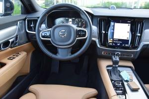 Blue Volvo V90 2017 in Vilnius, with an engine capacity of 1.97 L and mileage of 240 thousand km for 16999 €, photo 23 on AUTOMOTO.COM.LV