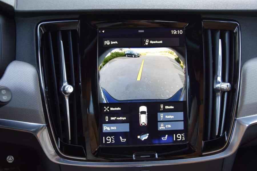 Blue Volvo V90 2017 in Vilnius, with an engine capacity of 1.97 L and mileage of 240 thousand km for 16999 €, photo 27 on AUTOMOTO.COM.LV