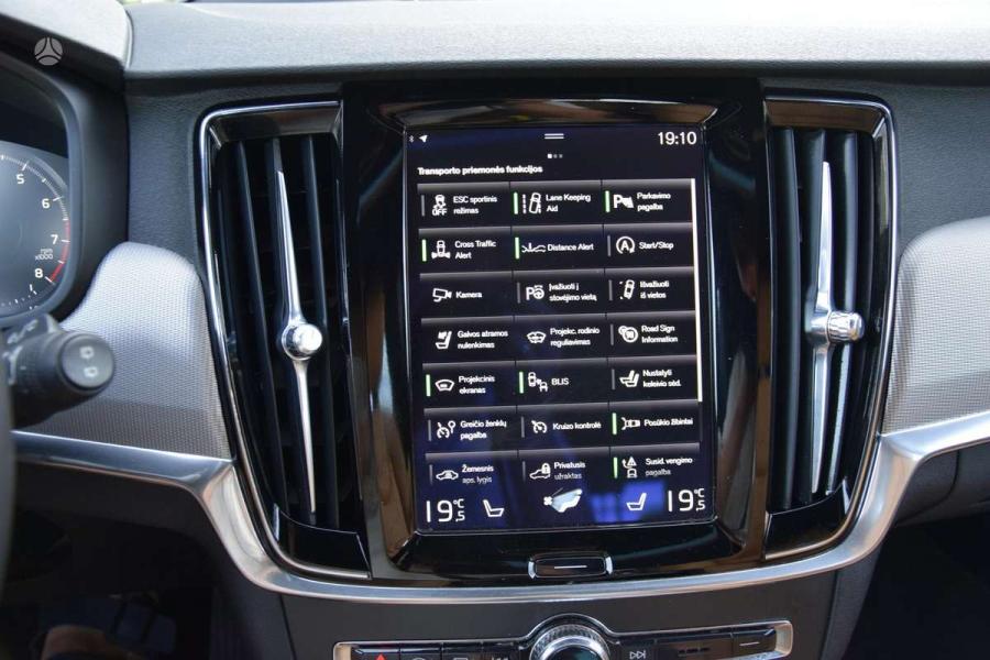 Blue Volvo V90 2017 in Vilnius, with an engine capacity of 1.97 L and mileage of 240 thousand km for 16999 €, photo 28 on AUTOMOTO.COM.LV