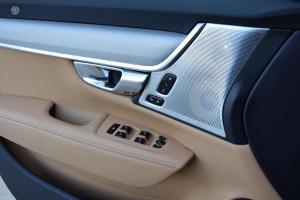 Blue Volvo V90 2017 in Vilnius, with an engine capacity of 1.97 L and mileage of 240 thousand km for 16999 €, photo 31 on AUTOMOTO.COM.LV
