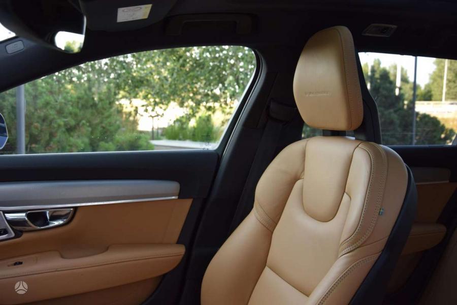 Blue Volvo V90 2017 in Vilnius, with an engine capacity of 1.97 L and mileage of 240 thousand km for 16999 €, photo 32 on AUTOMOTO.COM.LV