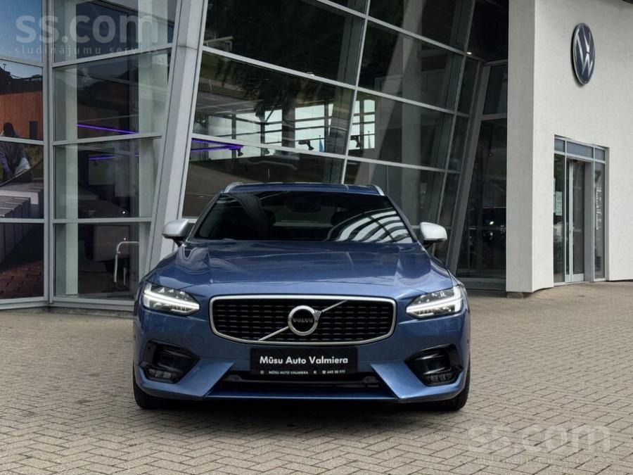 Blue Volvo V90 2017 in Valmiera, with an engine capacity of 2.00 L and mileage of 158 thousand km for 19400 €, photo 3 on AUTOMOTO.COM.LV
