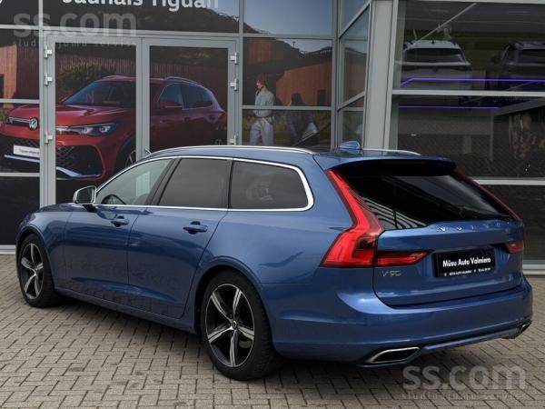 Blue Volvo V90 2017 in Valmiera, with an engine capacity of 2.00 L and mileage of 158 thousand km for 19400 €, photo 4 on AUTOMOTO.COM.LV