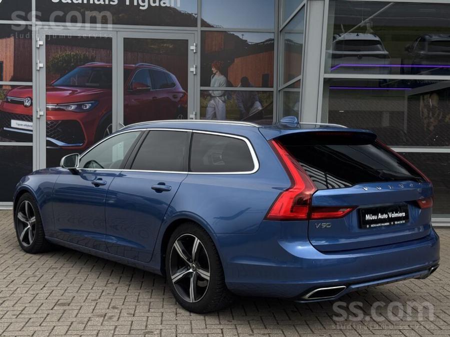 Blue Volvo V90 2017 in Valmiera, with an engine capacity of 2.00 L and mileage of 158 thousand km for 19400 €, photo 5 on AUTOMOTO.COM.LV