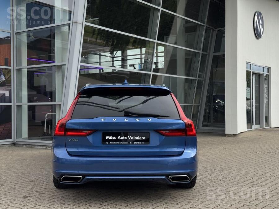 Blue Volvo V90 2017 in Valmiera, with an engine capacity of 2.00 L and mileage of 158 thousand km for 19400 €, photo 6 on AUTOMOTO.COM.LV