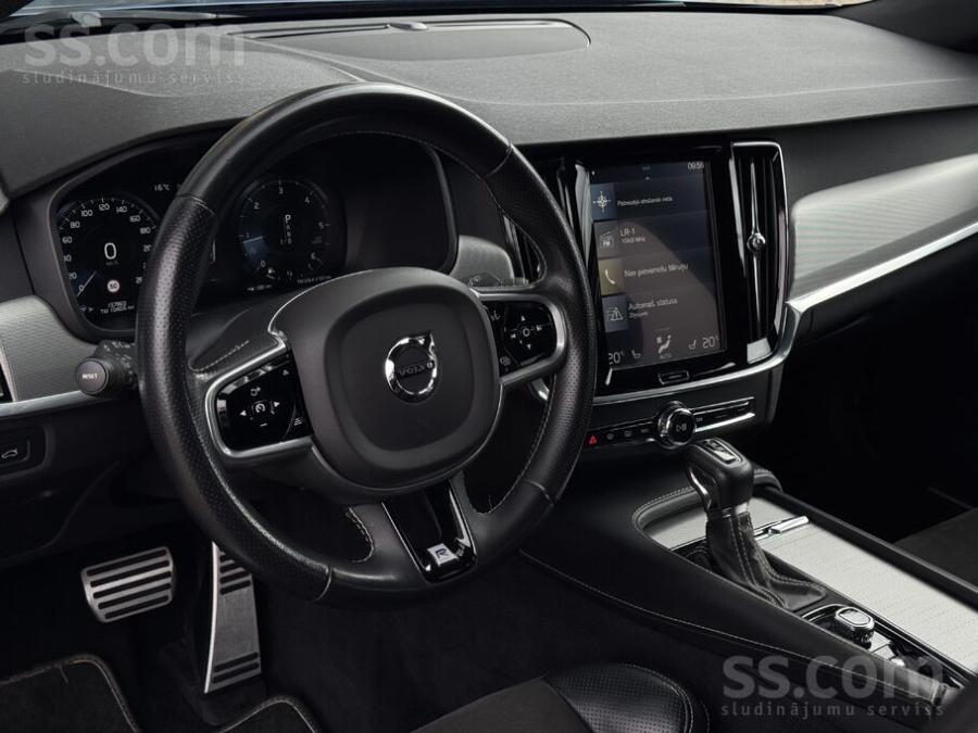 Blue Volvo V90 2017 in Valmiera, with an engine capacity of 2.00 L and mileage of 158 thousand km for 19400 €, photo 8 on AUTOMOTO.COM.LV