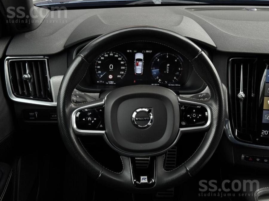 Blue Volvo V90 2017 in Valmiera, with an engine capacity of 2.00 L and mileage of 158 thousand km for 19400 €, photo 10 on AUTOMOTO.COM.LV