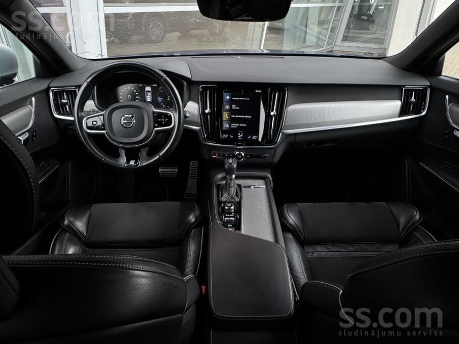 Blue Volvo V90 2017 in Valmiera, with an engine capacity of 2.00 L and mileage of 158 thousand km for 19400 €, photo 16 on AUTOMOTO.COM.LV