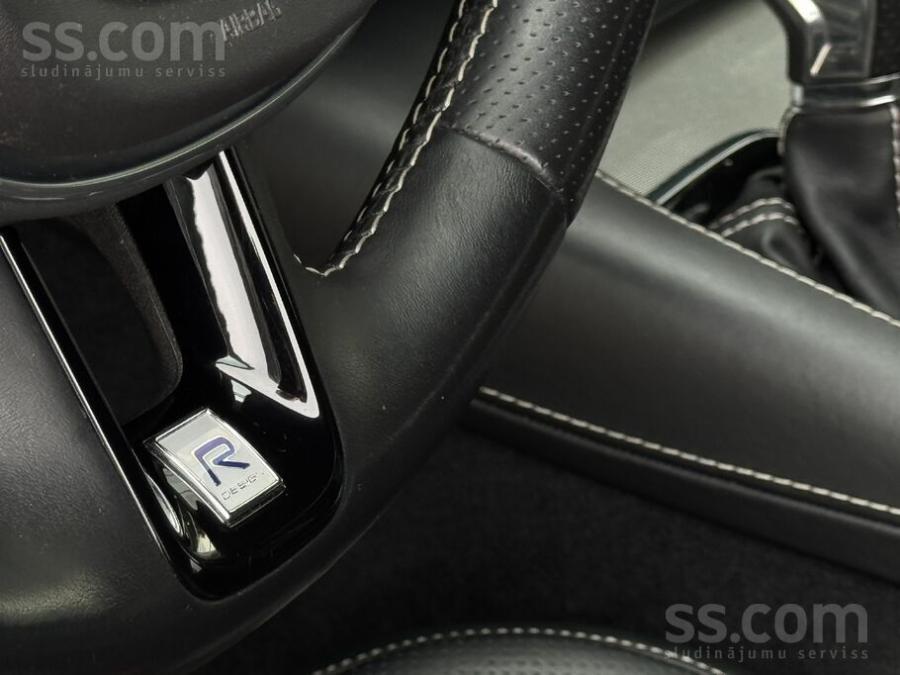 Blue Volvo V90 2017 in Valmiera, with an engine capacity of 2.00 L and mileage of 158 thousand km for 19400 €, photo 17 on AUTOMOTO.COM.LV