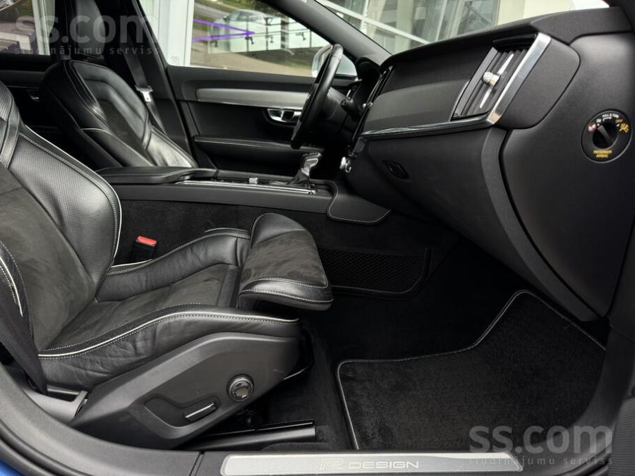 Blue Volvo V90 2017 in Valmiera, with an engine capacity of 2.00 L and mileage of 158 thousand km for 19400 €, photo 22 on AUTOMOTO.COM.LV