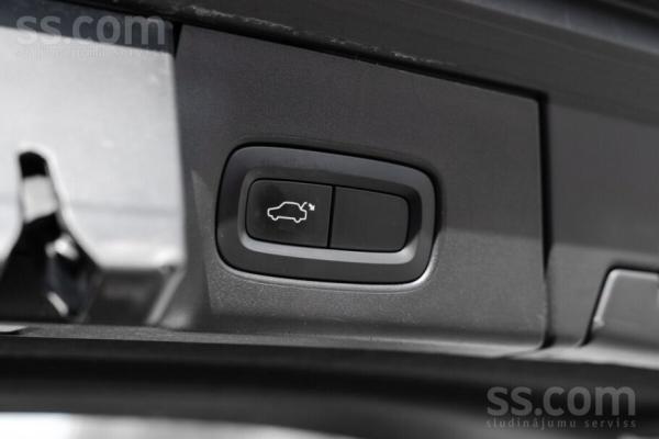 Zils Volvo V90 2017 Rīga, ar dzinēja tilpumu 2.00 L un nobraukumu 261 tūkst. km par 13950 €, foto 9 vietnē AUTOMOTO.COM.LV