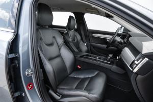 Blue Volvo V90 2017 in Riga, with an engine capacity of 2.00 L and mileage of 261 thousand km for 13950 €, photo 7 on AUTOMOTO.COM.LV