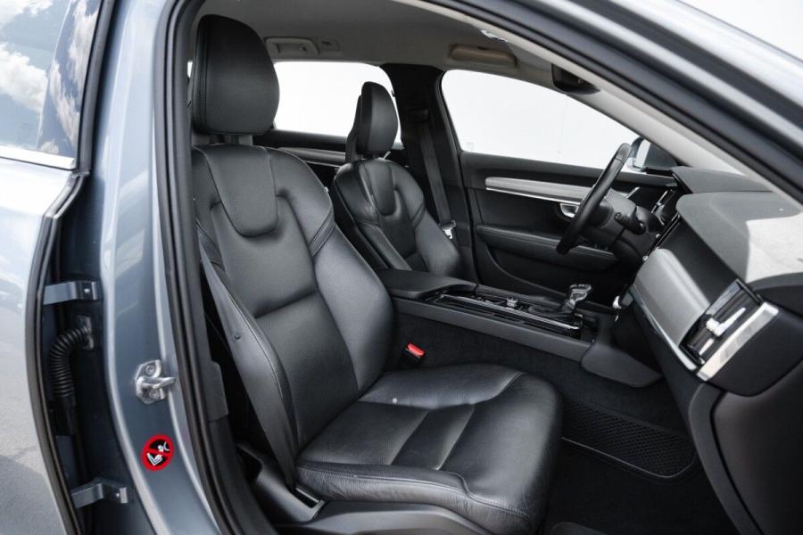 Blue Volvo V90 2017 in Riga, with an engine capacity of 2.00 L and mileage of 261 thousand km for 13950 €, photo 7 on AUTOMOTO.COM.LV