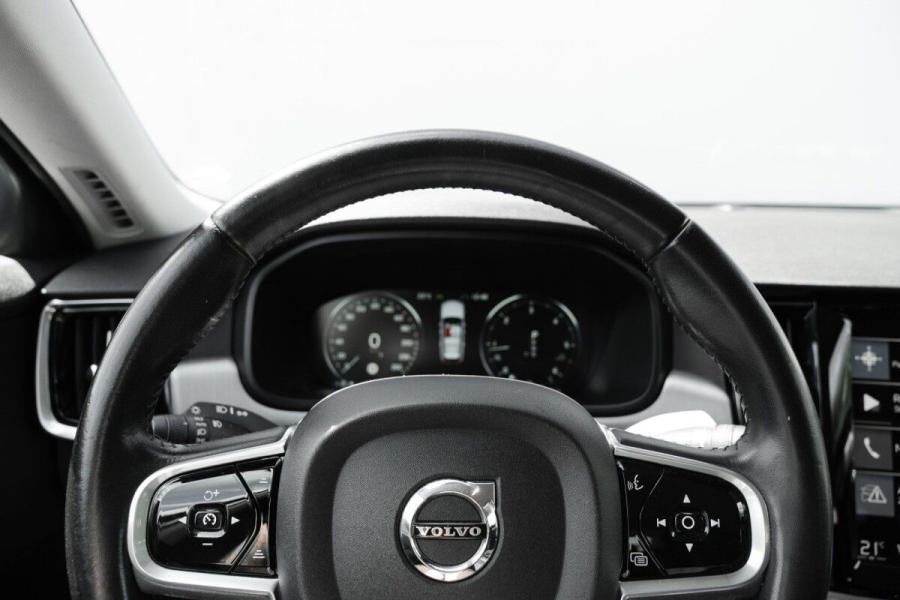 Blue Volvo V90 2017 in Riga, with an engine capacity of 2.00 L and mileage of 261 thousand km for 13950 €, photo 20 on AUTOMOTO.COM.LV