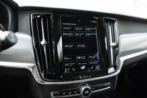 Blue Volvo V90 2017 in Riga, with an engine capacity of 2.00 L and mileage of 261 thousand km for 13950 €, photo 23 on AUTOMOTO.COM.LV