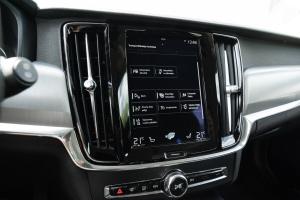 Blue Volvo V90 2017 in Riga, with an engine capacity of 2.00 L and mileage of 261 thousand km for 13950 €, photo 24 on AUTOMOTO.COM.LV