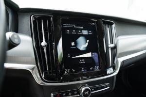 Blue Volvo V90 2017 in Riga, with an engine capacity of 2.00 L and mileage of 261 thousand km for 13950 €, photo 26 on AUTOMOTO.COM.LV