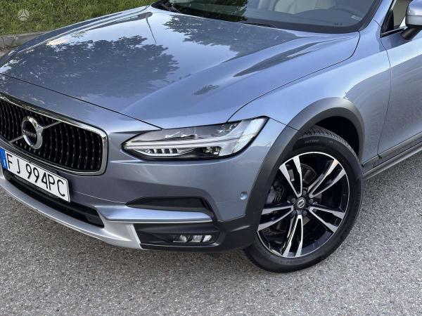 Blue Volvo V90 2017 in Jonava, with an engine capacity of 2.00 L and mileage of 287 thousand km for 18800 €, photo 2 on AUTOMOTO.COM.LV
