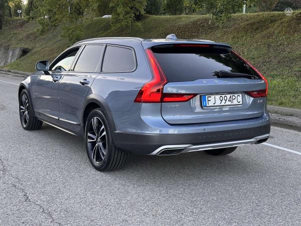 Blue Volvo V90 2017 in Jonava, with an engine capacity of 2.00 L and mileage of 287 thousand km for 18800 €, photo 6 on AUTOMOTO.COM.LV