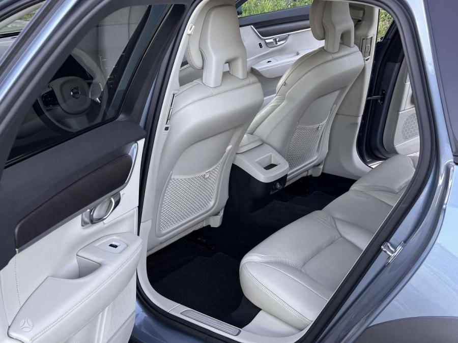 Zils Volvo V90 2017 Jonava, ar dzinēja tilpumu 2.00 L un nobraukumu 287 tūkst. km par 18800 €, foto 29 vietnē AUTOMOTO.COM.LV