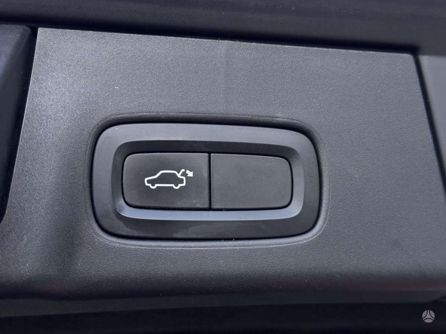 Zils Volvo V90 2017 Jonava, ar dzinēja tilpumu 2.00 L un nobraukumu 287 tūkst. km par 18800 €, foto 34 vietnē AUTOMOTO.COM.LV