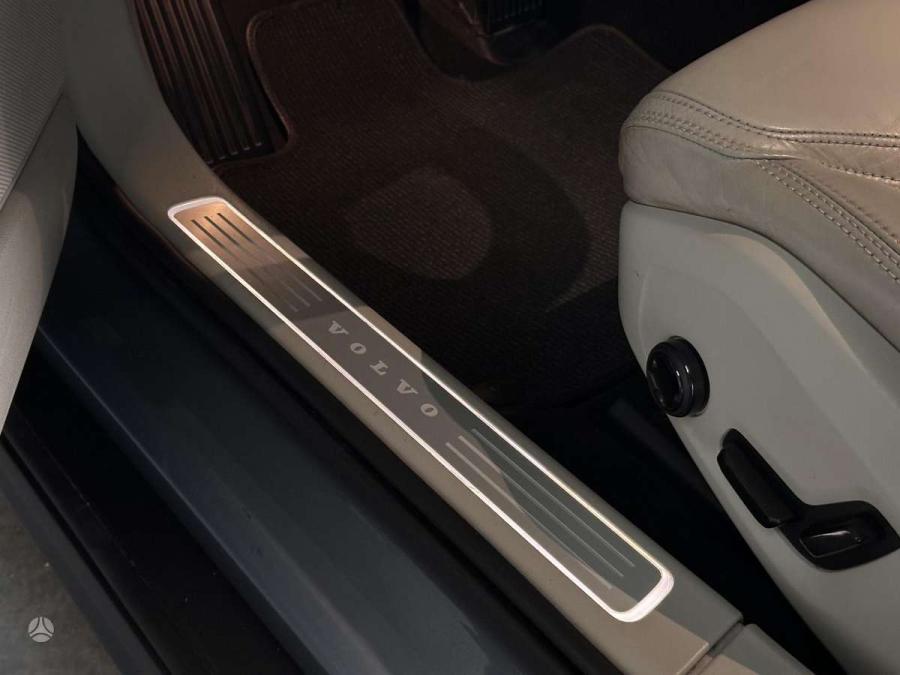 Zils Volvo V90 2017 Jonava, ar dzinēja tilpumu 2.00 L un nobraukumu 287 tūkst. km par 18800 €, foto 37 vietnē AUTOMOTO.COM.LV
