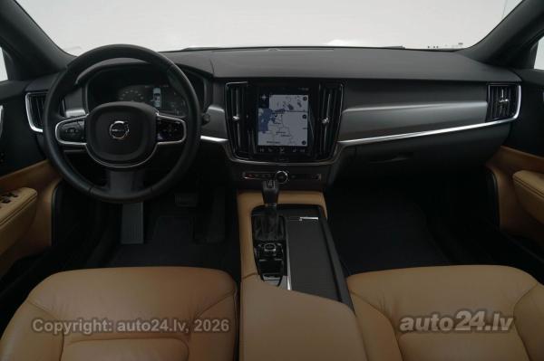 Blue Volvo V90 2017 in Tallinn, with an engine capacity of 2.00 L and mileage of 217 thousand km for 15390 €, photo 9 on AUTOMOTO.COM.LV