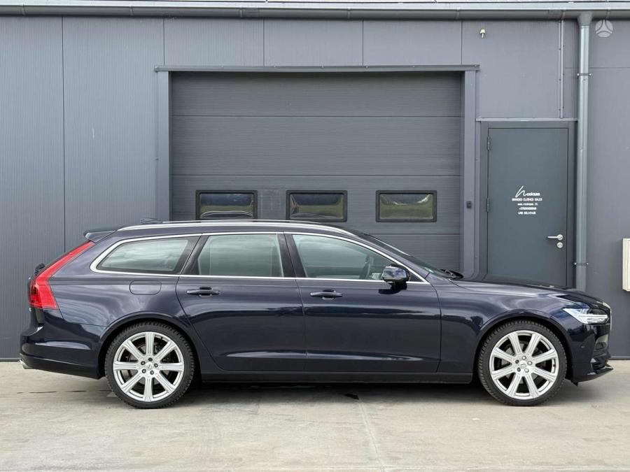 Blue Volvo V90 2017 in Kaunas, with an engine capacity of 1.97 L and mileage of 310 thousand km for 12999 €, photo 9 on AUTOMOTO.COM.LV