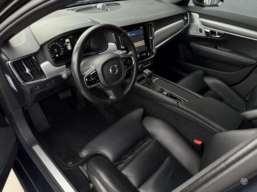 Blue Volvo V90 2017 in Kaunas, with an engine capacity of 1.97 L and mileage of 310 thousand km for 12999 €, photo 15 on AUTOMOTO.COM.LV