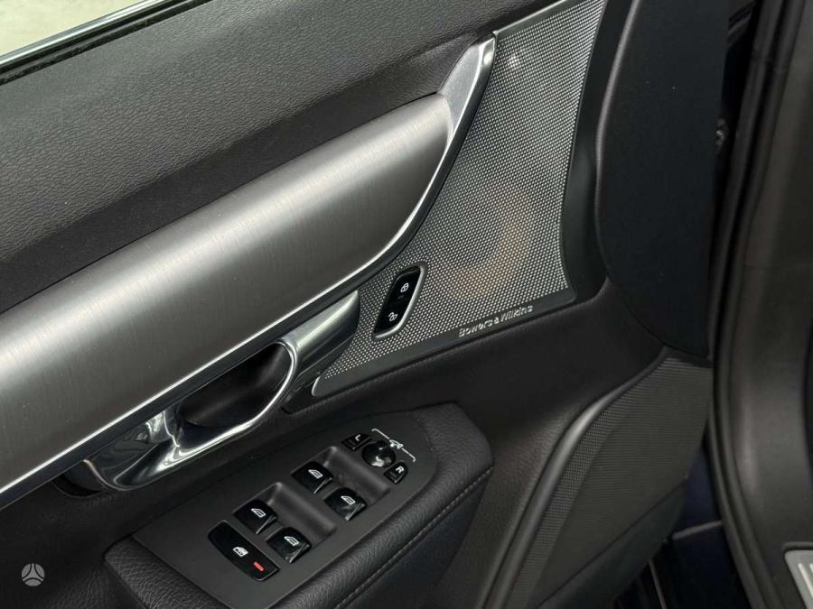 Blue Volvo V90 2017 in Kaunas, with an engine capacity of 1.97 L and mileage of 310 thousand km for 12999 €, photo 16 on AUTOMOTO.COM.LV