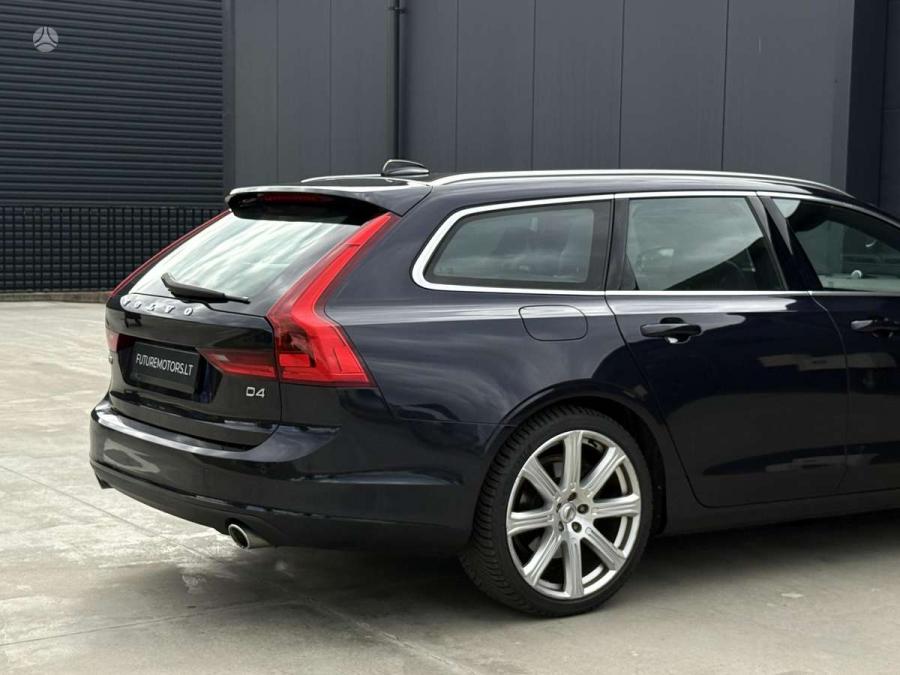 Blue Volvo V90 2017 in Kaunas, with an engine capacity of 1.97 L and mileage of 310 thousand km for 12999 €, photo 32 on AUTOMOTO.COM.LV