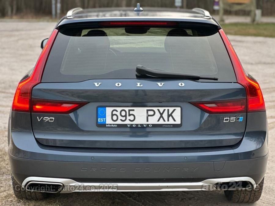 Zils Volvo V90 2018 Tallina, ar dzinēja tilpumu 2.00 L un nobraukumu 130 tūkst. km par 25990 €, foto 6 vietnē AUTOMOTO.COM.LV